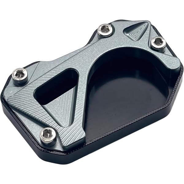 バリエーションコード : 2BUYP5WP0C適合性: CC110 クロスカブにフィットする専用設計のサイドスタンドパッド素材: 高品質アルミニウム製で耐久性に優れ、軽量化を実現デザイン: スタイリッシュなブルーカラーと精密な加工による高級...