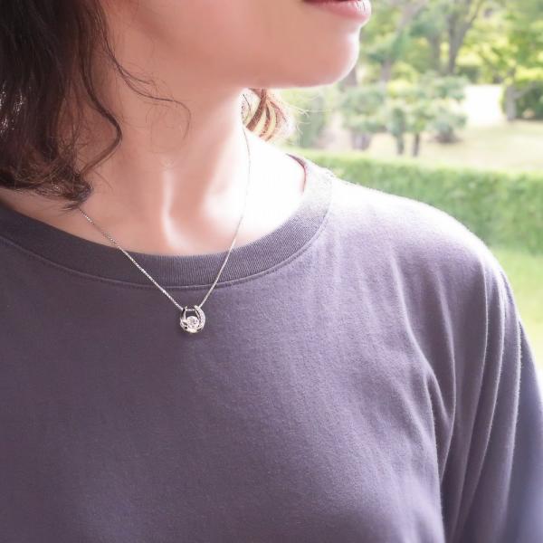ダンシングストーン ネックレス ゆれる 1ct■中石：6.5mm(1.0カラット相当サイズ)■STYLE-003（馬蹄 / Horseshoe）ペンダントトップ：約14.5mm×約12.3mm■ベネチアンチェーン：約40cm(アジャスター＋...