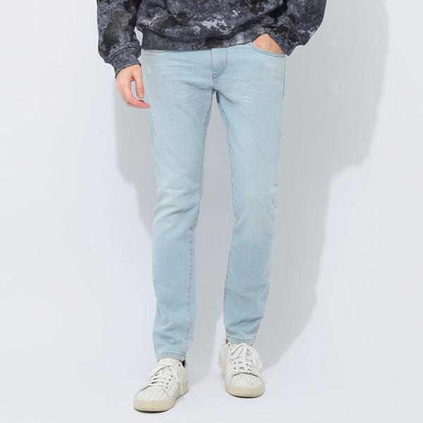 爆買 DIESELは、イタリア発のファッションブランドで、カジュアルなスタイルと斬新なデザインが特徴です。DIESELらしい大胆なダメージ加工が特徴的な、2019年モデルのD-STRUKTジーンズです。スリムフィットでスタイリッシュなシルエ...