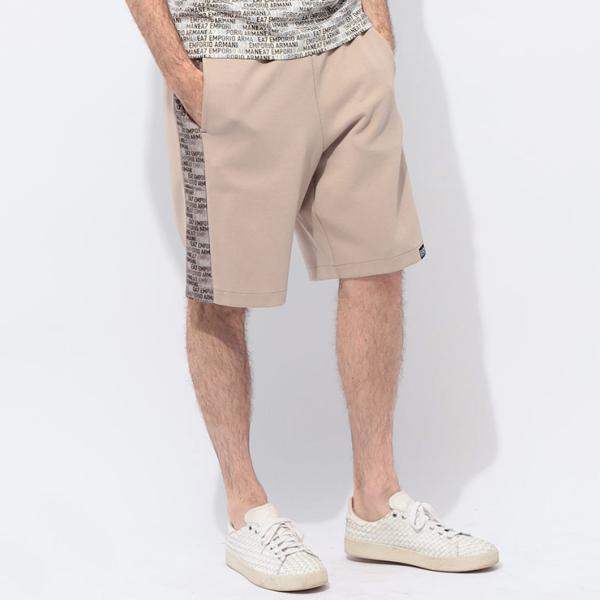 EMPORIO ARMANIのスポーツラインとなるEMPORIO ARMANI EA7。スポーティな魅力と洗練されたデザインを兼ね備えた、EA7のモノグラムロゴがサイドにプリントされたスウェットショートパンツです。柔らかなスウェット素材を使...