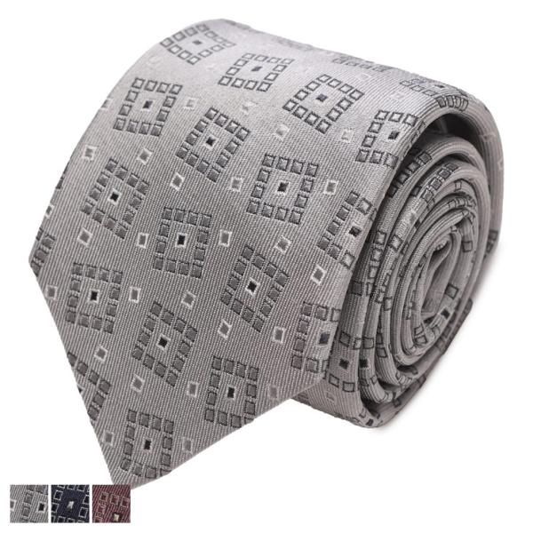 EMPORIO ARMANIはイタリアを代表するデザイナーGiorgio Armaniによるセカンドラインです。知性と個性を引き出す、エンポリオアルマーニのシルクスクエアネクタイ。ビジネスシーンに洗練された個性を添える、エンポリオアルマーニ...