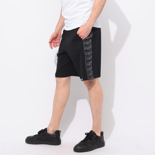 EMPORIO ARMANIのスポーツラインとなるEMPORIO ARMANI EA7。「EA7」から登場した、モノグラムプリントが特徴的なショートパンツです。スポーティなデザインでありながら、エンポリオアルマーニらしい洗練された雰囲気が漂...