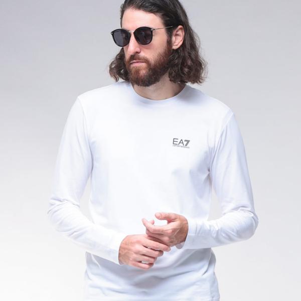 EMPORIO ARMANIのスポーツラインとなるEMPORIO ARMANI EA7。EA7のワンポイントロゴクルーネック長袖Tシャツは、シンプルながらも洗練されたスタイルが魅力。胸元のさりげないEA7ロゴがブランドの上質さを演出し、レギ...