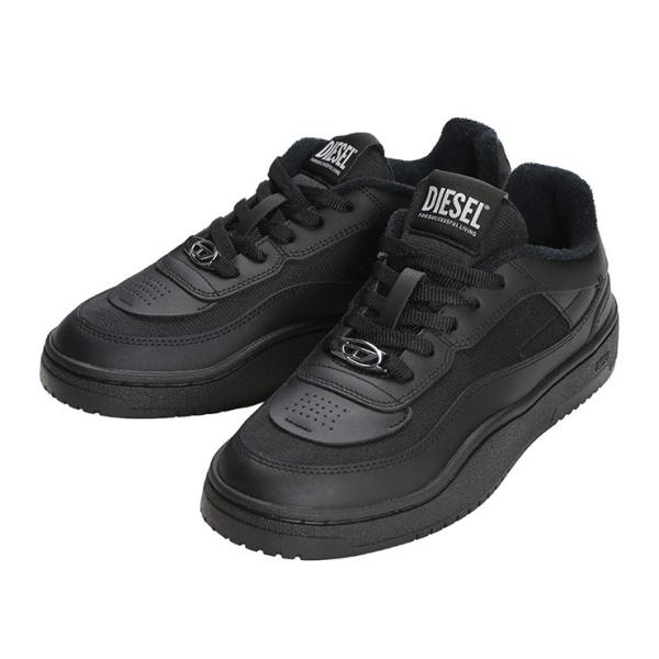 DIESELは、イタリア発のファッションブランドで、カジュアルなスタイルと斬新なデザインが特徴です。快適な履き心地と気楽さ、洗練された形がミックスされた「OVAL SKATE」シリーズのローカットスニーカー。レザーとテキスタイルの組み合わせ...