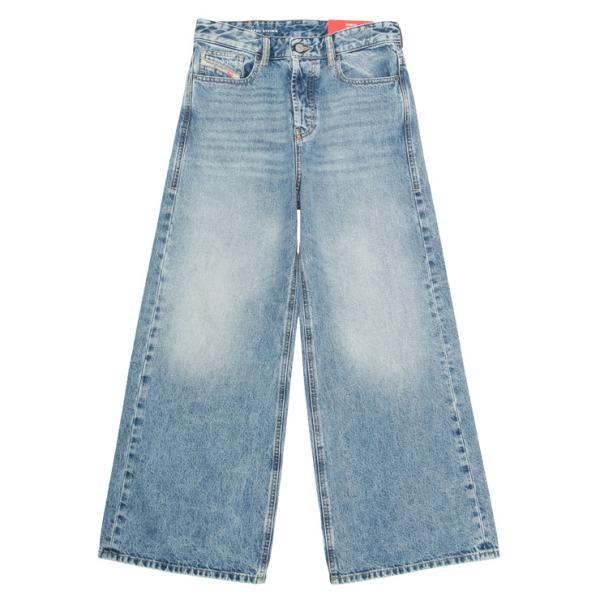 【DIESEL】1996 D-SIRE ワイドデニムパンツ。イタリアの人気ブランド「DIESEL（ディーゼル）」から、トレンド感溢れるワイドシルエットのレディースジーンズ「1996 D-SIRE」が登場。1990年代のスタイルを彷彿とさせる...