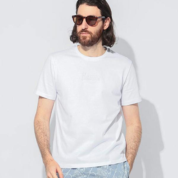 爆買 HERNO（ヘルノ）は、イタリアのファッションブランドで、高品質なアウターウェアで知られています。洗練された大人のための、ミニマルなエレガンス。上質な素材と、さりげないロゴ刺繍が魅力的な、大人のためのTシャツです。肌触りの良いコットン...