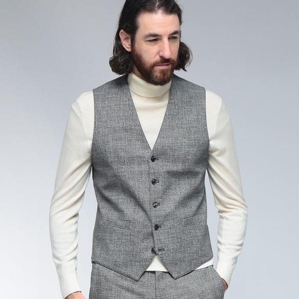 Circolo 1901は、イタリア発の快適でエレガントなメンズウェアブランドです。表情豊かなホームスパン素材が魅力の、CIRCOLO 1901のシングルベスト。柔らかなジャージー素材なので、伸縮性がありストレスフリーな着心地です。上品な素...