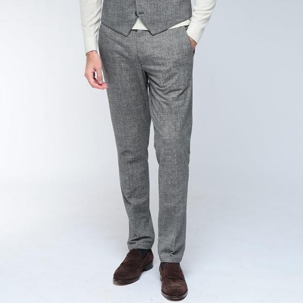 Circolo 1901は、イタリア発の快適でエレガントなメンズウェアブランドです。Circolo 1901のウエストコードパンツは、リラックス感と上品さを両立した一本です。伸縮性に富んだホームスパン調の素材は、美しいドレープと快適な履き心...