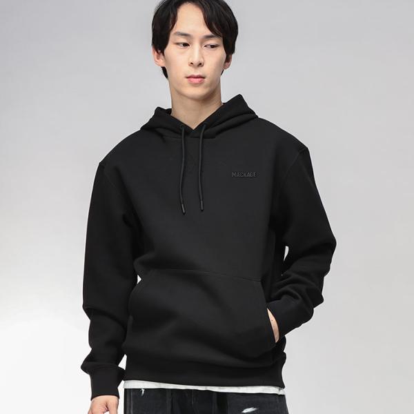 佇まいに差がつく、シックなロゴパーカー。上質なアウターで知られるマッカージュから、オフスタイルを格上げするプルオーバー パーカーが登場。快適さと洗練を両立させた、大人のためのカジュアルウェアです。ゆったりとしたフォルムでありながら、計算され...