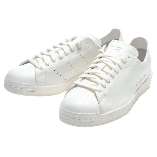 Y-3はYohji Yamamotoのデザイナー「山本 耀司」が手がけるadidasのスポーツブランド。Y-3のアイデンティティとアディダスの名作が融合した「SUPER STAR」は、洗練された都会的な一足です。上質なカウフルグレインレザー...