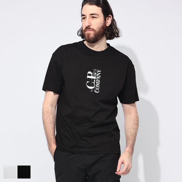 C.P. Companyは、1971年設立のイタリア発の機能的でスタイリッシュなファッションブランドです。C.P. COMPANYのアイコニックなロゴを胸元にプリントした、カジュアルながらも洗練された印象のTシャツです。上質なコットン素材を...