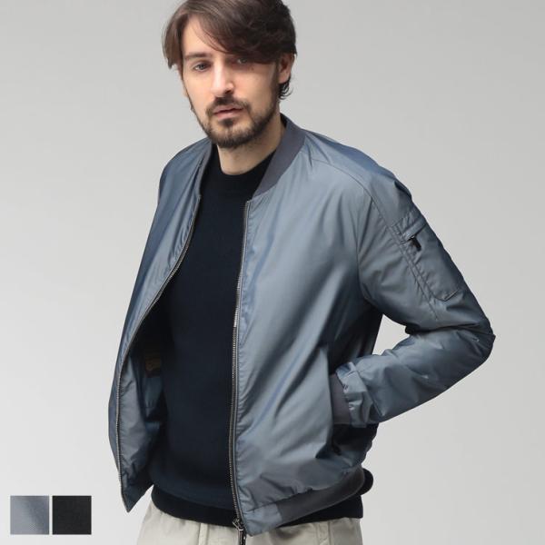 MOORERは1999年イタリア創業の最高級アウターブランド。厳選された素材と洗練されたデザインで、上品かつ機能的なラグジュアリーアウターを提供しています。ムーレーの機能美とラグジュアリーが融合した、洗練されたMA-1タイプのブルゾン「CO...