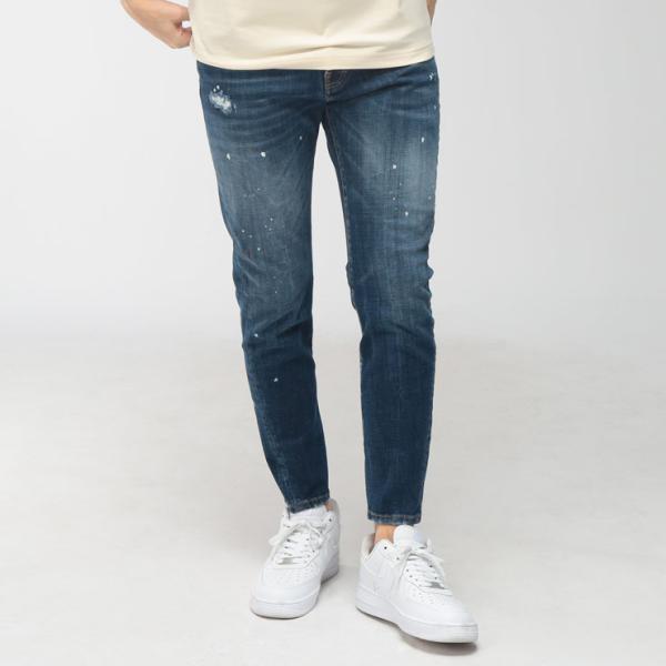 DSQUARED2はディーンとダンのカナダ出身の双子のデザイナーが手がけるイタリアラグジュアリーブランド。ディースクエアードの真骨頂である、巧みなダメージ加工とペイントを施したデニムパンツ。捻りを加えた独自のカッティング「SLIM TWIS...