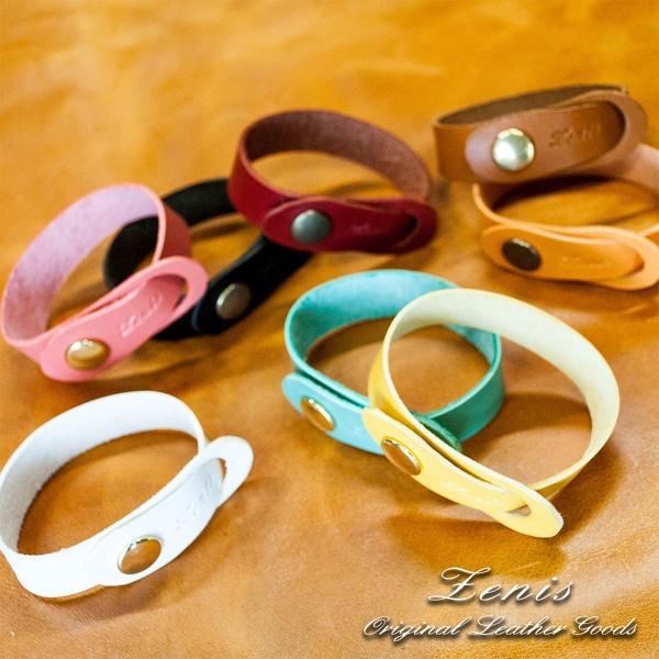 Zenis(ゼニス）のオリジナルブレスレットです。ナチュラルレザー（牛革）ティーポを使用しています丁寧に１点づつ職人の手で仕上げています使い込むほどに色が深みをまして、光沢も出てきますシンプルなデザインで様々なシーンで使えそうです男女共に違...