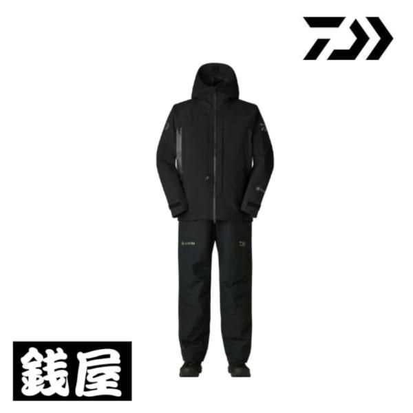 ●商品名：ダイワ DW-1825 ブラック L●カラー：ブラック●サイズ：L●【ジャケット】●本体：ポリエステル100％●部分：ポリエステル100％●裏地：ポリエステル100％●部分：ナイロン100％●中綿：ポリエステル100％●【パンツ】...