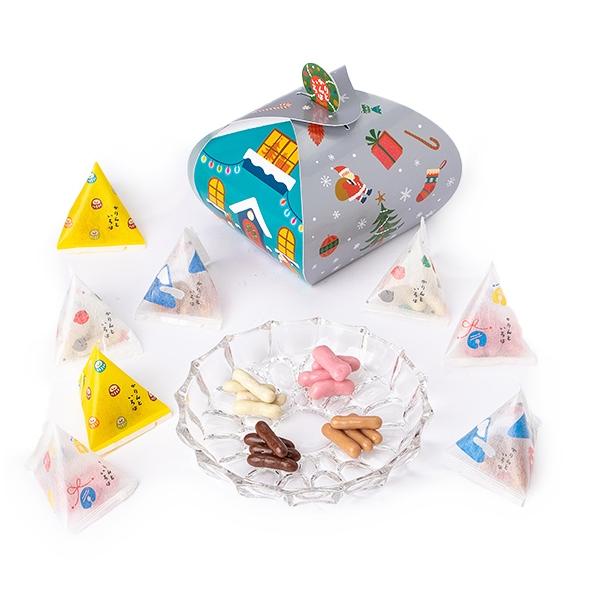 内容量 8個入り 1箱（ミルクショコラかりんと×2袋／ホワイトショコラかりんと×2袋／苺ショコラかりんと×2袋／ロイヤルミルクティーショコラかりんと×2袋）コロンと可愛い「いろは」の小袋に冬限定ショコラかりんとが4種入ったクリスマス限定商品...