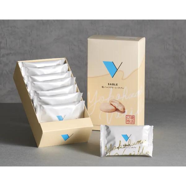 賞味期限 製造日より約1ヶ月程度“ほろっ”と崩れる新食感、ダブルベイキング製法のオリジナルサブレ。“とろ〜り”と溶け合う、濃厚な特製バニラチョコレートクリーム。ブランドのアイデンティティ、横浜の潮風をイメージさせる凛とした塩味。最大の魅力は...