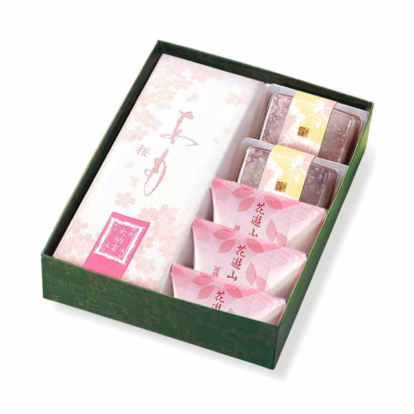 数・内容　あも（桜）×1本、春霞×2個、花遊山×3個賞味期限　製造日より常温で20日間保存方法：直射日光・高温多湿を避け、常温で保存箱のサイズ（約）：縦21×横16×高さ6cm桜葉、香る。＜あも（桜）＞上品な香りが漂う春の「あも」。塩漬けし...