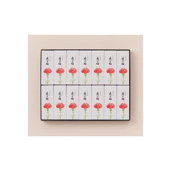 【発売日：2026年04月18日】内容　小型羊羹　夜の梅　母の日パッケージ14本入り1箱賞味期限　製造日より約1年大きさ　20.7×16.5×2.3cm重さ　840g母の日パッケージ小形羊羹『夜の梅』14点を詰め合わせました。