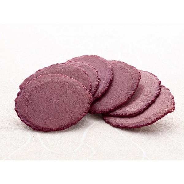 ■愛媛・内子のお菓子、地元の素材を活かす この【焼いもサクサク】は、愛媛県産の「はだか麦」と「紫芋」の粉末で焼き上げた薄焼きの煎餅です。サクっとかじれば、まるで焼き芋のような香ばしさが鼻孔をくすぐります。私が子どもの頃には当たりまえに有った...