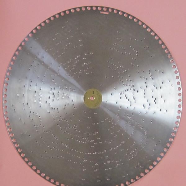 Regina、Polyphone、Porter のミュージックボックスで演奏できます。ディスクのサイズ　12 1/4インチ（31cm)　最高級スチール製　未使用　曲名：Polonaise 英雄　作曲者：ショパンスマートフォンご覧の方は、商品...