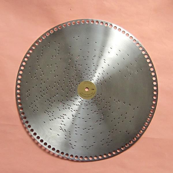 最高級スチール製　未使用　曲名：スタンドアロン　作曲者：久石譲坂の上の雲のテーマ曲Regina、Polyphone、Porter のミュージックボックスで演奏できます。ディスクのサイズ　15 1/2インチ（39cm)　スマートフォンご覧の方...