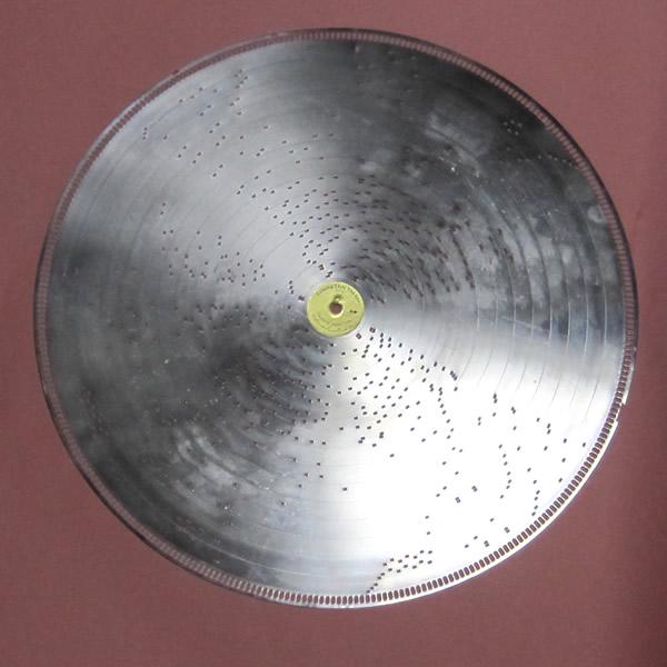 ディスクのサイズ　17 1/4インチ（43.8ｃｍ）曲名　故郷の空　最高級スチール製　＊Hens（ヘンス）社の工房は、米国のニューハンプシャー州に有ります。ポーター社の下請けでReginaのリカット（復刻版）を製作していました。   ２００...