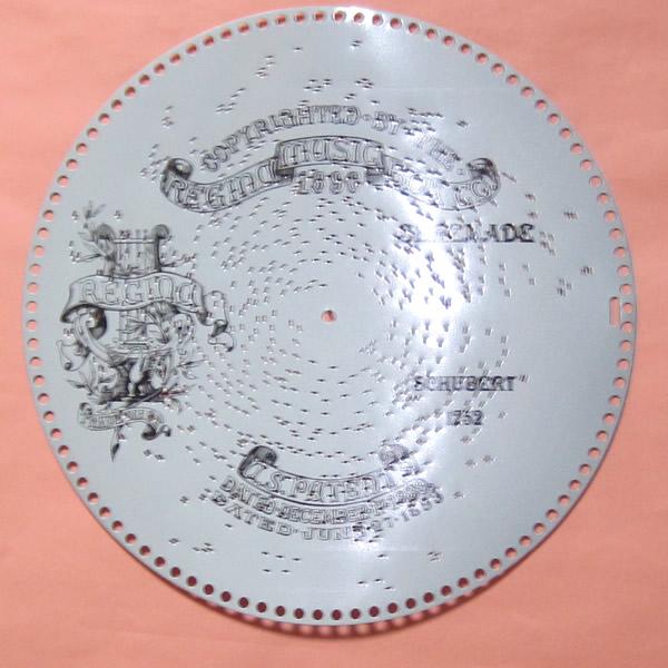 素材：鋼板にスズメッキ製　未使用　曲名：Schubert Serenade シューベルトのセレナーデ　作曲者：シューベルトルネッサンスのディスクはRegina、Polyphone、Porter のミュージックボックスで演奏できます。ディスク...