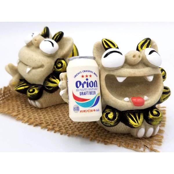 【商品概要】オリオンビール缶を最高の笑顔で持つシーサーです。一体あたりのサイズは 高さ5.5cm×横幅6cm×奥行き5.5cm実店舗でも販売していますので、入れ違いで売り切れる事があります。【新品未使用】【品質確認済み】【しっかり梱包】【4...