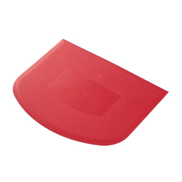 【商品概要】表面にエンボス加工を施したスクレッパー。サイズ：12×9.5×0.2cm重量：23g　生産国：日本素材・材質：ポリエチレン（耐熱温度80℃）【商品説明】【商品詳細】ブランド：貝印(KAI CORPORATION)商品種別：スパテ...