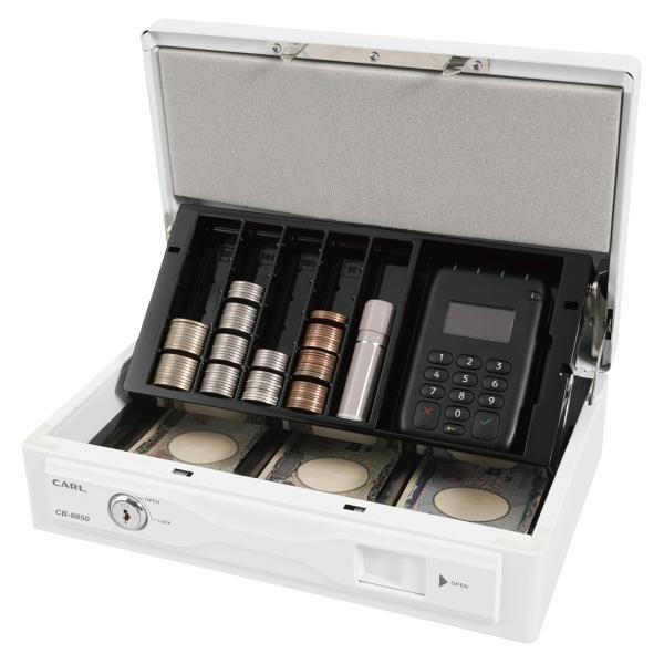 【商品概要】キャッシュレス決済端末も収納できる手提げ金庫持ち運びに便利な薄型スリムタイプ【硬貨収納枚数】100円/100枚（2列）、500円・10円/各50枚（1列）、1円・5円・50円/フリースペース（1列）に収納可【紙幣収納枚数】約20...