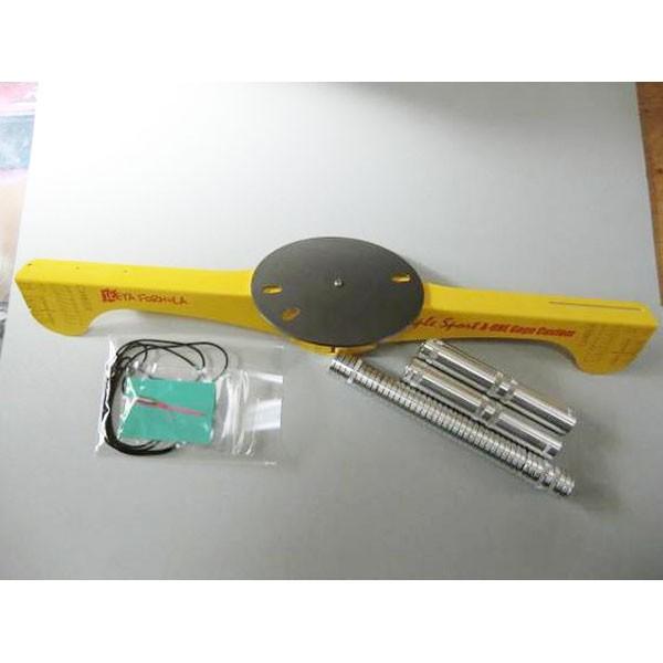 メープルスポーツが開発した糸引き式アライメントゲージ。ガレージやサーキットでトーやキャンバーの測定・調整が可能です。1人でも作業でき、測定値を確認しながら調整できます。本製品はカスタムスタンダードモデルで、従来モデルよりメモリが大きく見やす...