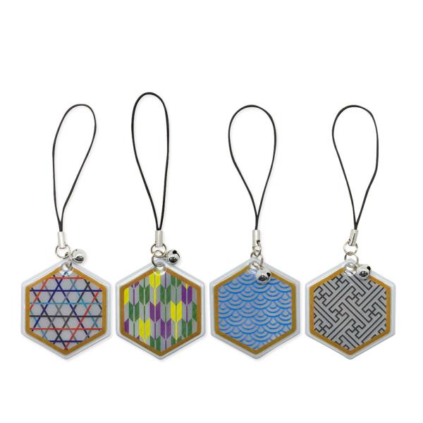 伝統和柄、鈴付き交通安全、反射キーホルダー落ち着いた和柄老若男女に好まれます。■サイズ：本体：約50ｍｍ×43ｍｍ■素材：プリズム反射材/ゴムストラップ■OPP袋入り■備考：両面印刷（同柄）・鈴付き ※メール便ですと、代引き決済や時間日時指...