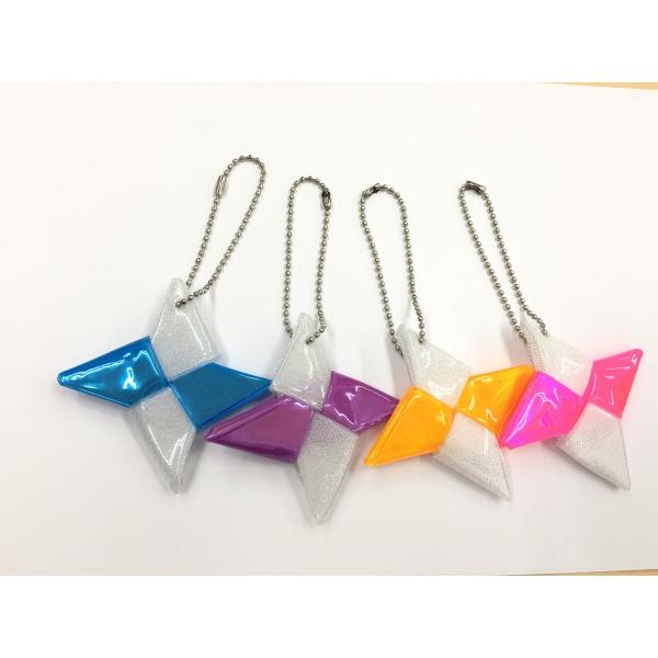 自分で作る、リフレクターキッド！イベントや日本のお土産に最適！折り紙の手裏剣がリフレクターに！ カバンに付けて、キーホルダーに！ 夜間の交通安全にも最適！※プリズム反射シートが固いため、小さいお子様には、大人の方のお手伝いが必要です。 ■サ...