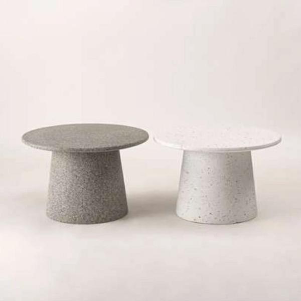 商品情報テラゾー柄が引き立てる上品なラウンドデザイン洗練された印象をもたらす上品なラウンドテーブル。本物の石のようにざらりとしたシックなテラゾー柄が、空間にやさしい奥行きを加えます。丸みのある天板と安定感のある裾広がりのベースがバランスよく...