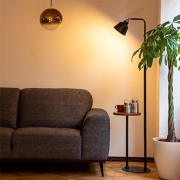 商品詳細サイズ本体：本体：幅300×奥行き400×高さ1617天板：幅300×奥行き300×床から天板までの高さ605(mm)重量6.5(kg)カラーブラック、ホワイト材質スチール、真鍮、天然木付属品本体、コラットシェード仕様対応電球：E2...