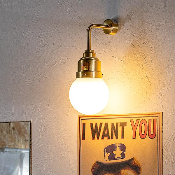 商品詳細サイズ本体：幅120×奥行160×高さ310(mm)重量0.5(kg)カラーブラス材質真鍮付属品本体、デボンシェード（ブラス）仕様対応電球：E26　60Wまで（LED電球対応）電球別売点灯方法：中間コードスイッチ電源：コンセント、ま...