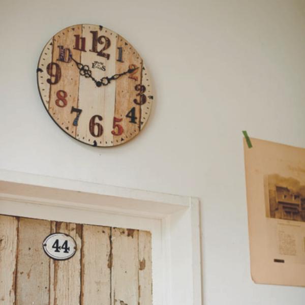 商品詳細サイズφ300×奥行50(mm)重量800gカラーブラウン材質MDF、ガラス、プラスチック付属品仕様電波ステップムーブメント備考壁掛け用木ネジ付/単3電池(別売)【爆買 ポイント利用 ポイント消化】