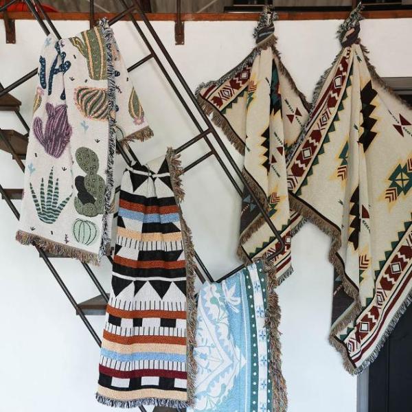 商品詳細サイズ本体：幅1430×奥行き950(mm)重量カラーCactus、Native、Eden、Navajo材質ポリエステル85%、コットン15%付属品仕様備考本製品はハンドメイドで生産されておりサイズや織り方に多少の個体差が生じます。...