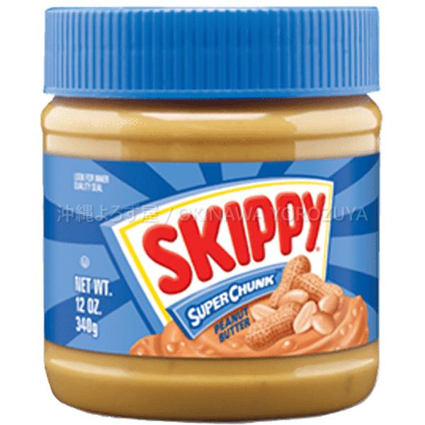 沖縄直送！「沖縄よろず屋」がお届けする、ピーナッツ本来の香ばしさが楽しめるピーナッツバターの2個セットです。大きめのピーナッツ粒がたっぷり入った「スーパーチャンク」タイプで、口の中に広がるカリッとした食感と濃厚な味わいが特徴です。パンに塗る...