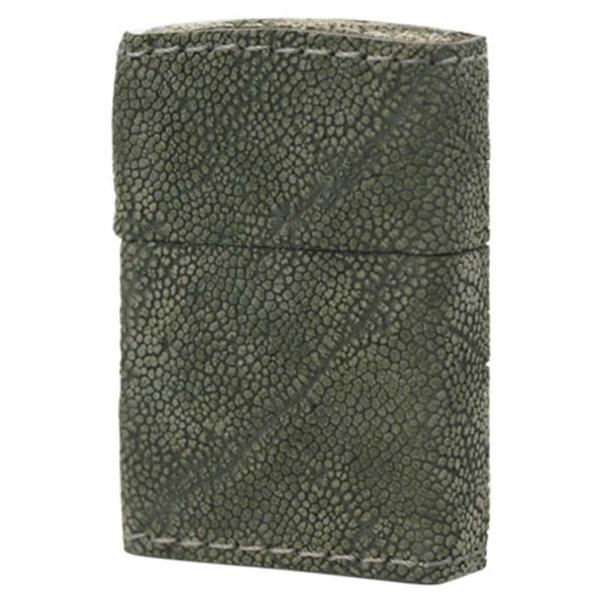 『幸運を呼び寄せる？！』ジンバブエ産の貴重なアフリカ象の革を巻いたジッポーです。タイやインドでは、ゾウは神聖な動物であり、幸せの象徴と言われています。幸運アイテムとして持つのもイイかも！！手に馴染み滑りにくく、よくジッポーが手から滑ってしま...