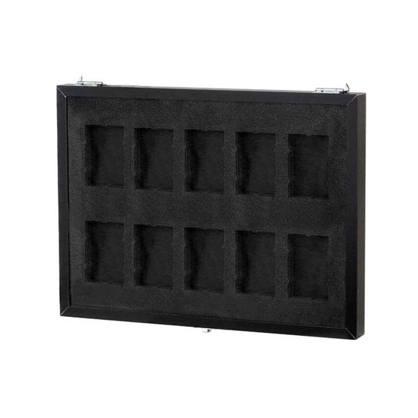 10個収納出来る、ディスプレイフレームボックスです。壁掛けフックが付いております。※Zippo本体にメタルや付属品があるタイプへの使用は、ご遠慮下さい。サイズ：30×22×2.5cm