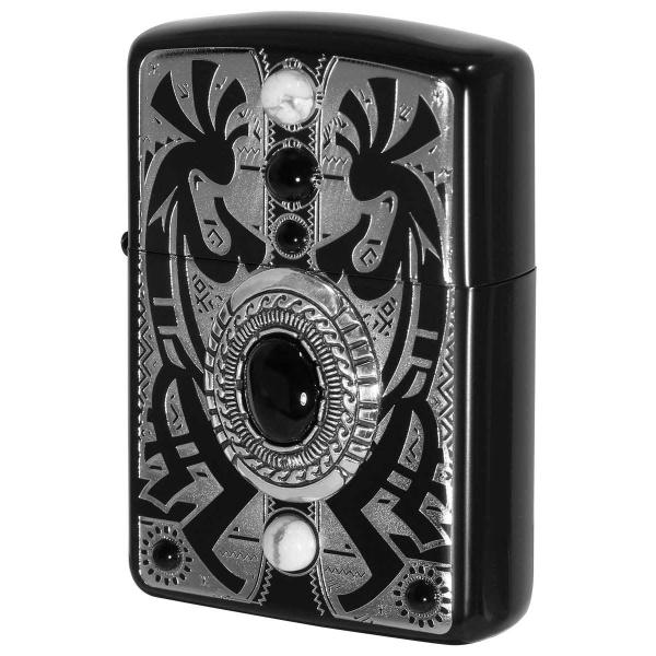 メタルと天然石、両面エッチンクと最高の加工を施した、一生もののインディアンZIPPOです。ココペリはカチーナ(精霊)の一人です。北米大陸の南西部を中心としたペトログリフ(岩絵)にその姿を数多く刻まれています。「ココペリが笛を吹くと、地面から...