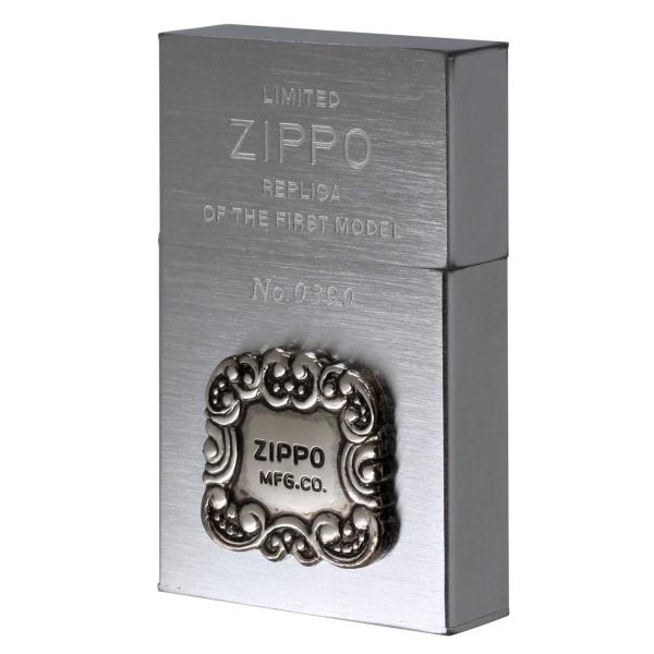 1932レプリカ（ファースト・リリース）は、ZIPPO社創業当時の、初代ZIPPOを復刻した歴史的モデル。1988年から発売され、わずか数年で廃盤となってしまいます。その後、復活を望む声に押され1997年に再登場したのが、1932レプリカ：...