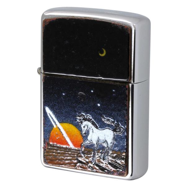 馬と宇宙の絵画のようなイラストのZippo。立体的で凹凸のある絵になっています。メタル貼り、ブラッシュドクローム。コンディション：【やや傷や汚れあり】製造年月：1980年製造国：アメリカ合衆国発売国：アメリカ合衆国付属品：パッケージ:なし｜...