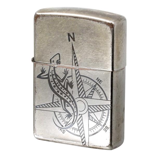 「Marlboro Adventure Team（マルボロ・アドベンチャーチーム）」のトカゲとコンパスの絵柄がデザインされたZippo。1990年代に世界規模で展開されたプロモーション・キャンペーン品。裏面にはロゴマークも。コンディション：...