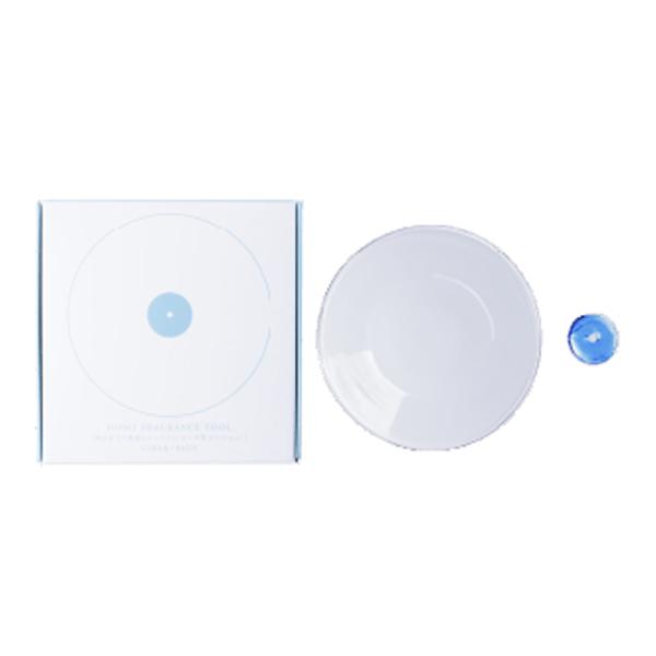 “香り”と“あなた”をつなぐブランド、HOME FRAGRANCE TOOLの香皿・香立てセット。手吹き手法のガラスの香皿と、ハンドメイドビーズの香立ては、どんなインテリアにも合うシンプルなデザインです。AOのお香をより魅力的に引き立てます...