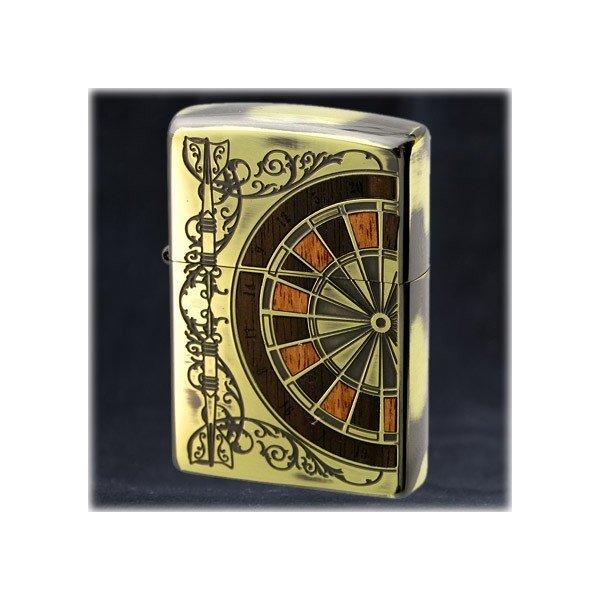 - Antique Darts -アンティーク風ダーツデザイン     2色の木を使って細やかな象嵌が施された、大人の遊び心を感じることができるZIPPOアンティークのイメージに合わせて、ベースとなるZIPPOライターもユーズド風にいぶし加...