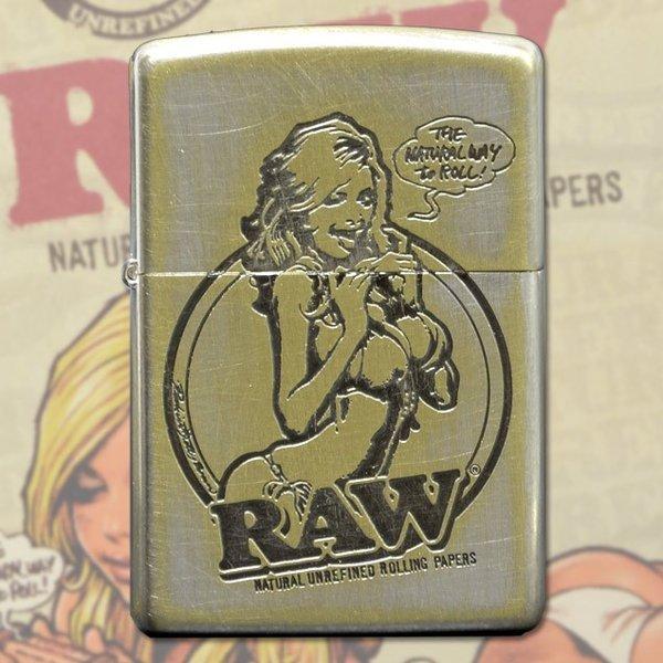 RAWオリジナルZIPPO 無数のキズがわざと付けられ、永年使い込まれたような風合いに。 RAWオリジナルキャラクターはエッチング（彫刻）によって描かれています。ベース：#200 裏面は無地※風合いはひとつずつ異なります。写真は一例です。 ...