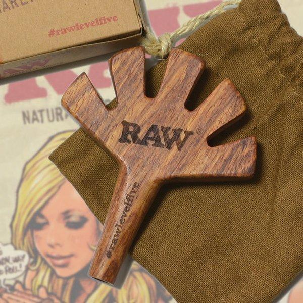 コーンにたばこ葉を詰めて5本いっぺんに吸えるホルダー。※こちらの商品は天然素材を使用しているため商品によって色合い、風合いに個体差があります。予めご了承下さい。 サイズ：縦約100mm×横約86mm付属品：収納ポーチ、ステッカー